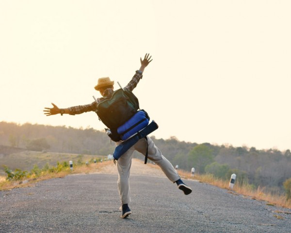 Modern Traveler Seeks New Experiences | .TR