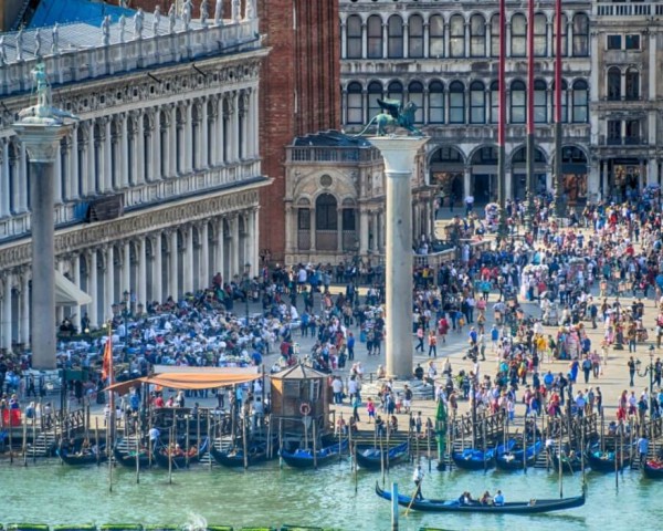 Problems of the mass tourism rise again | .TR