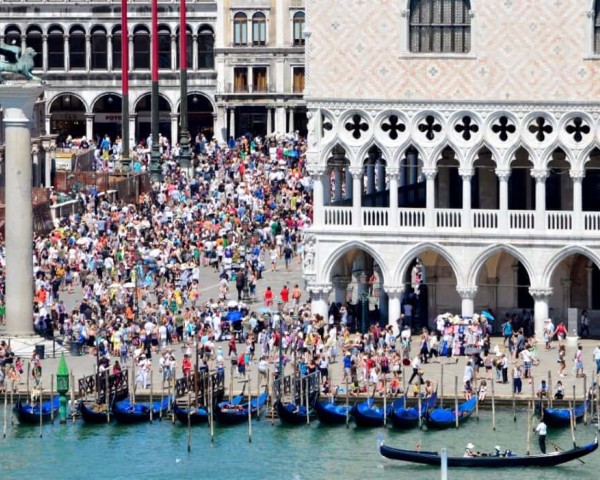 Destinations to Avoid: Mass Tourism Destroys the Charm of Cities | .TR