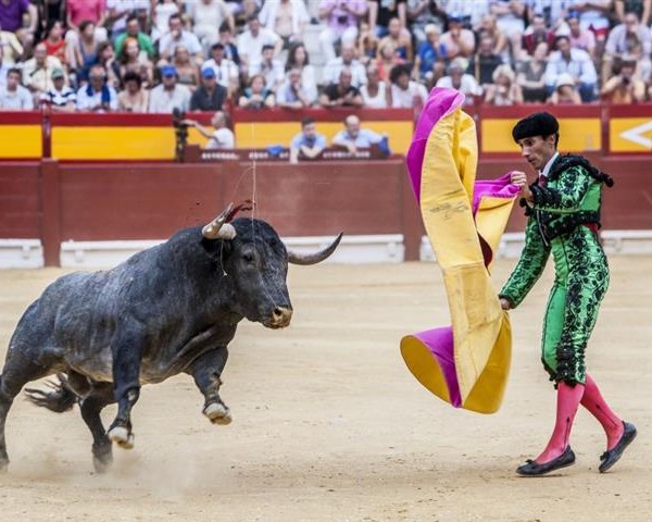 Image of Spain: Tourism Destination Offering Sunshine and Bullfights | .TR