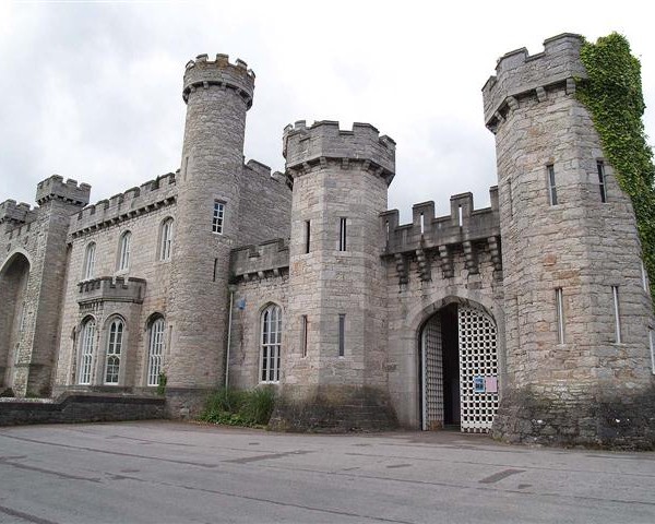 Top Landmarks in Wales: Castles, Parks, Landscape | .TR