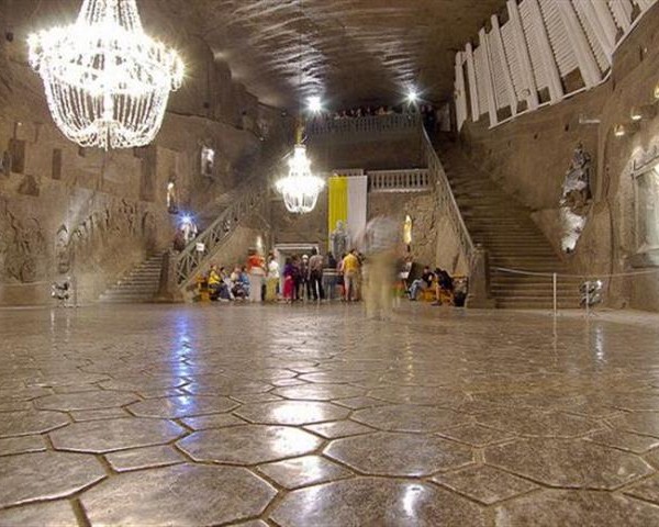 Salt Cathedral in Poland Attracts Adventurers | .TR